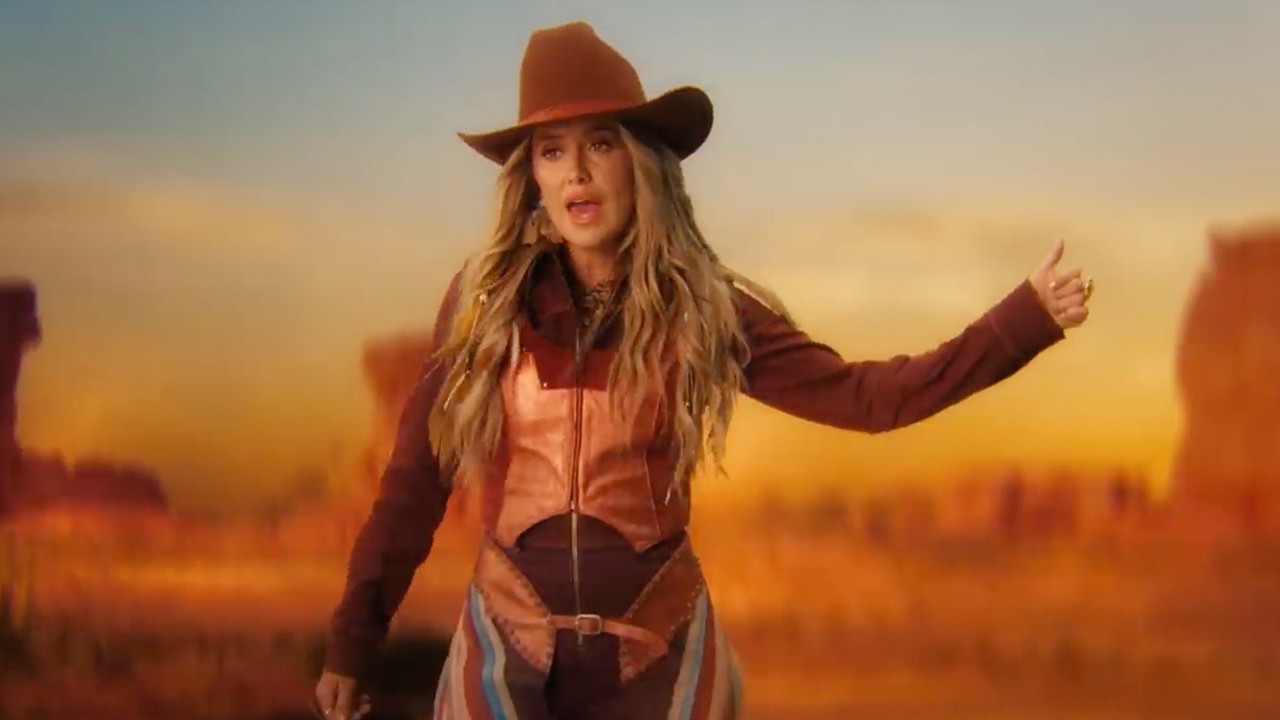 Lainey Wilson Somewhere Over Laredo Official Music Video Chords
