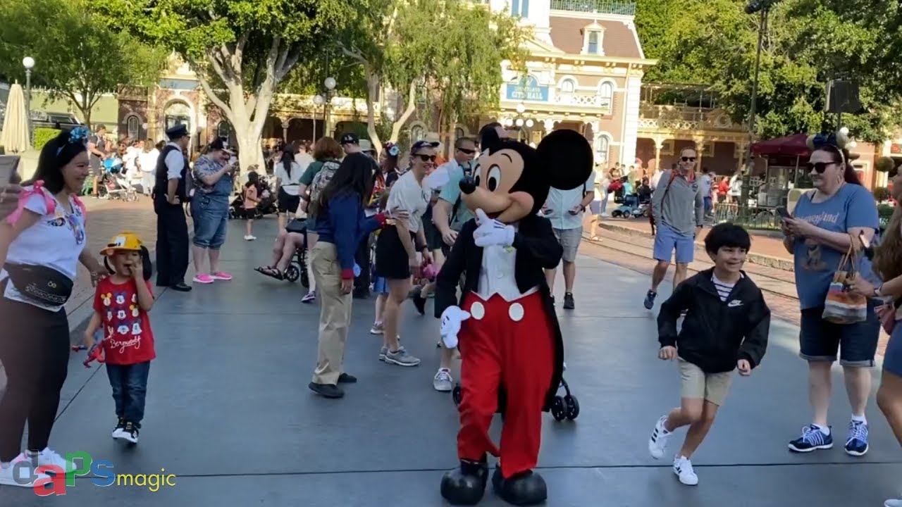 Traditional Disney Character Meet And Greets Return To Disneyland Resort