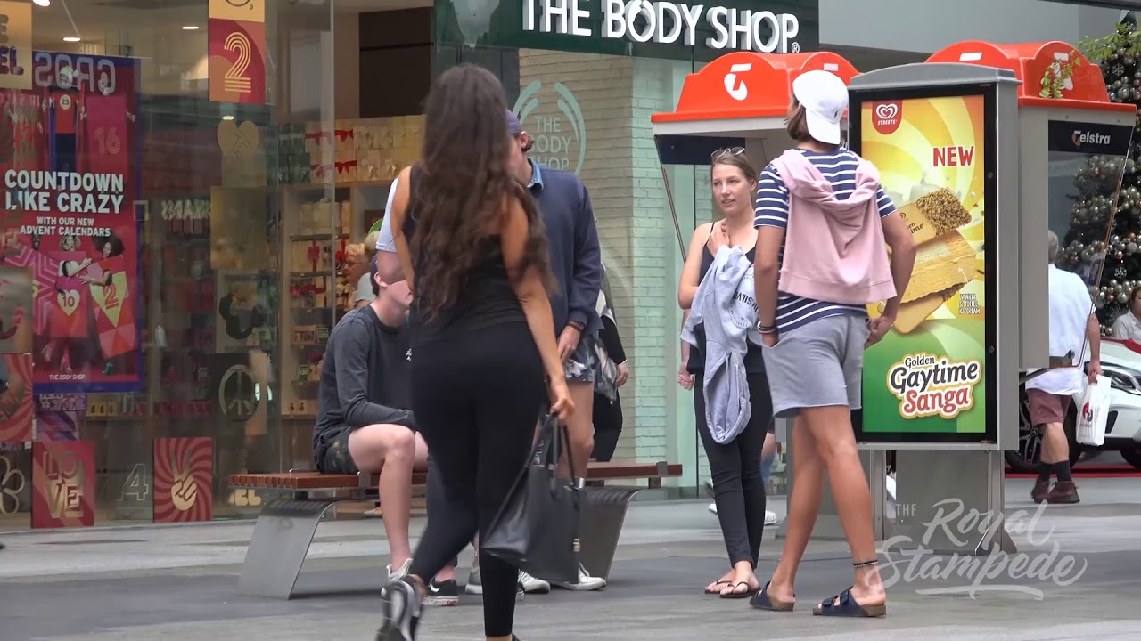 Chica Enseñando El Tanga En Publico Youtube