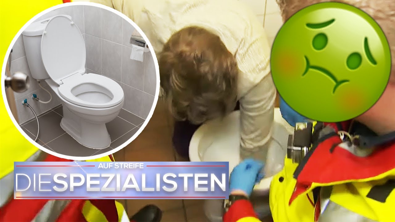Griff Ins Klo Junge Bleibt Mit Seiner Hand In Der Toilette Stecken