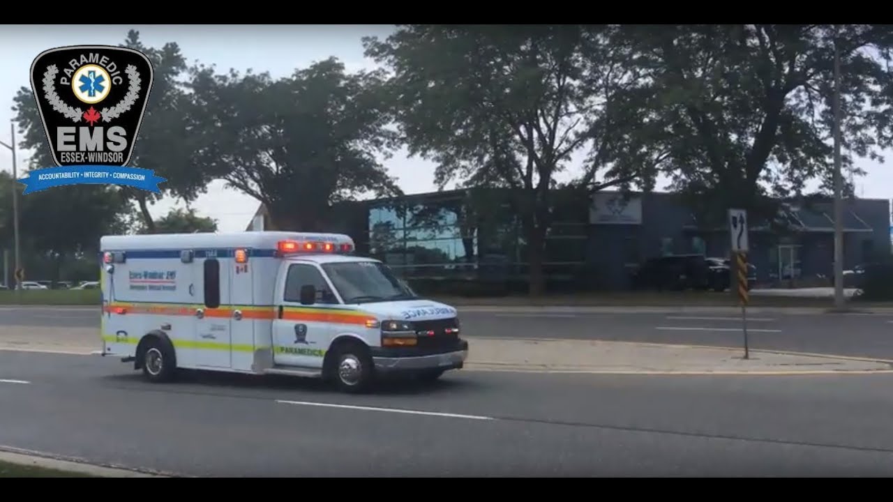 3 Ambulances Responding Code 3 Essex Windsor Ems Youtube