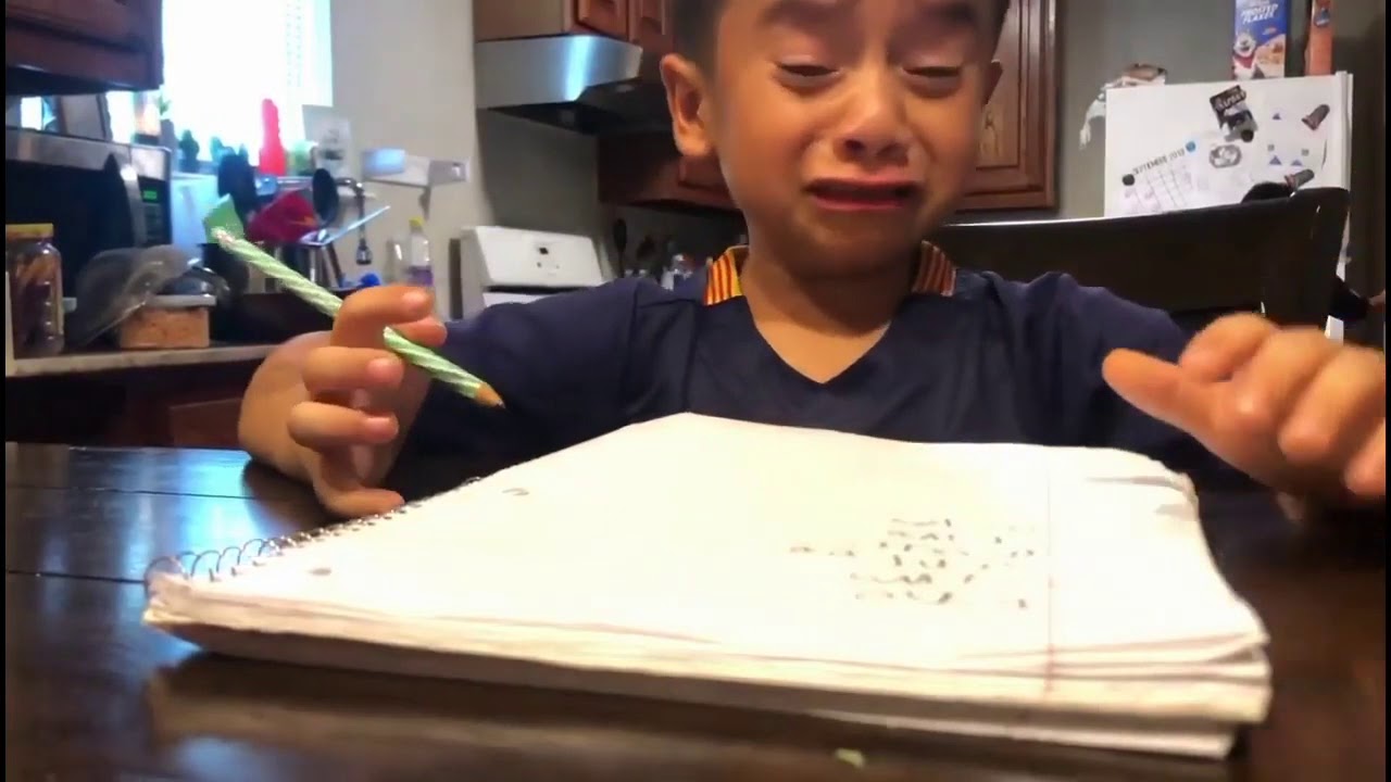 44 Okey Niño Llorando Haciendo Tarea Meme