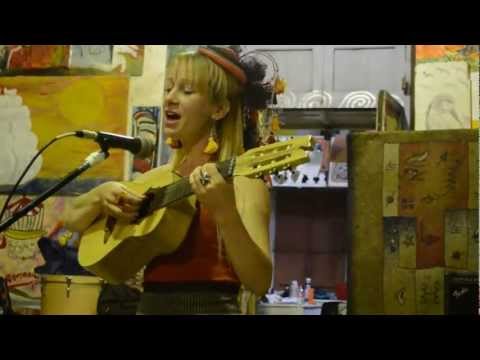 CHOLA GRINGA dulce sonido envolvente