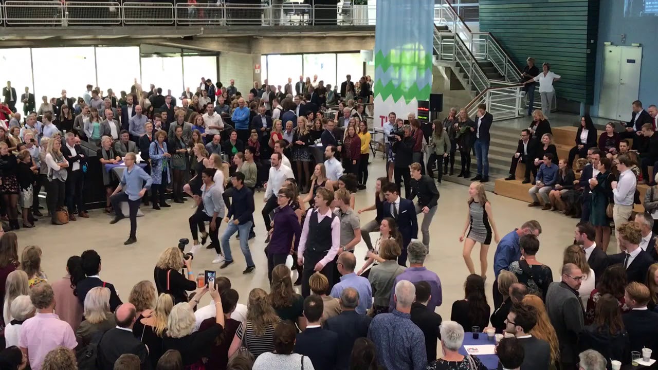 Momentum Flashmob Tu E Youtube