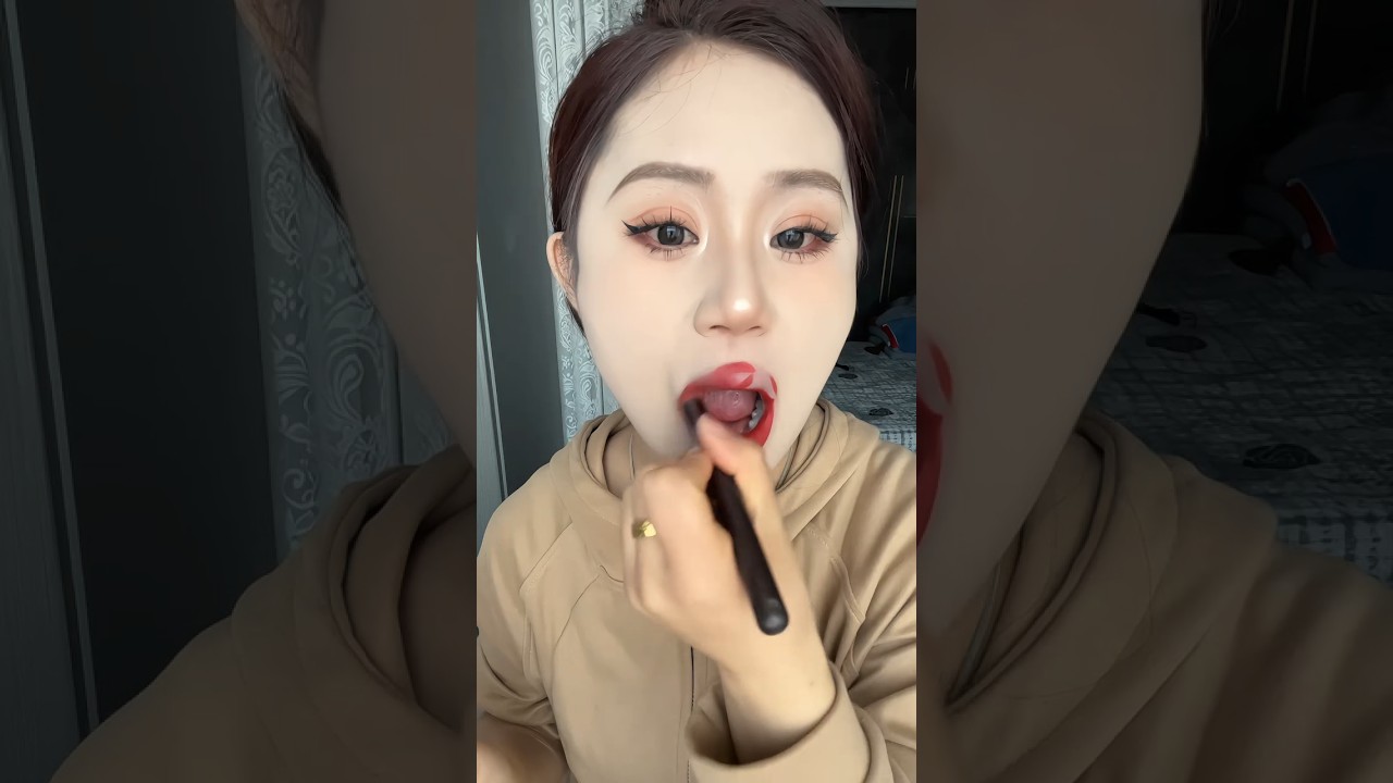 Lipstick Tutorial Lips Hacks Youtube