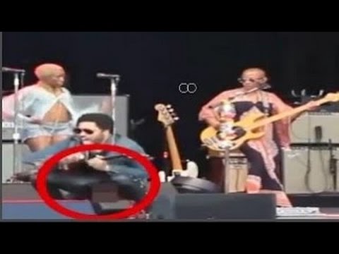 Lenny Kravitz Suffers Very Revealing Wardrobe Malfunction As Trousers