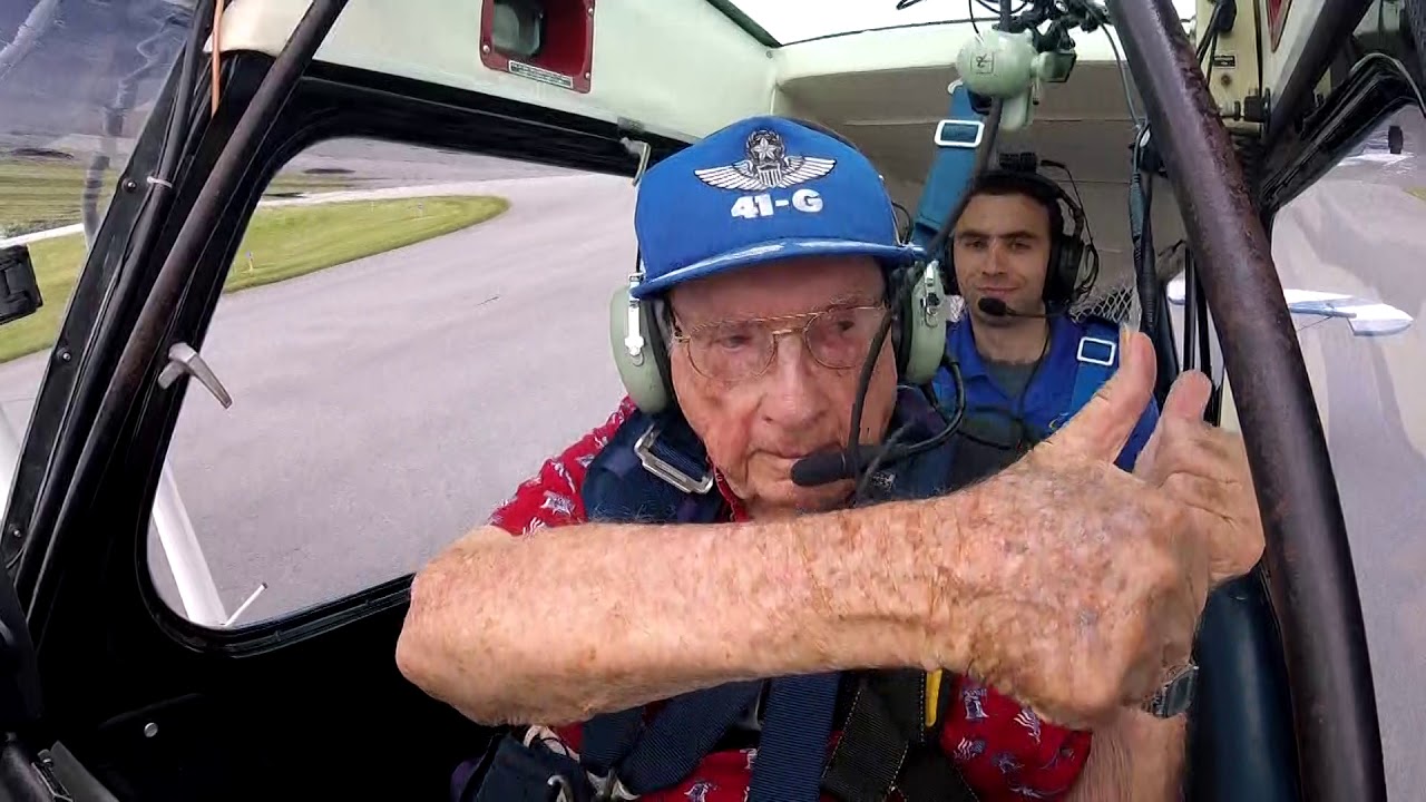 98 Year Old Wwii Pilot Bob Brocklehurst Flies Stunt Plane For Myerstown