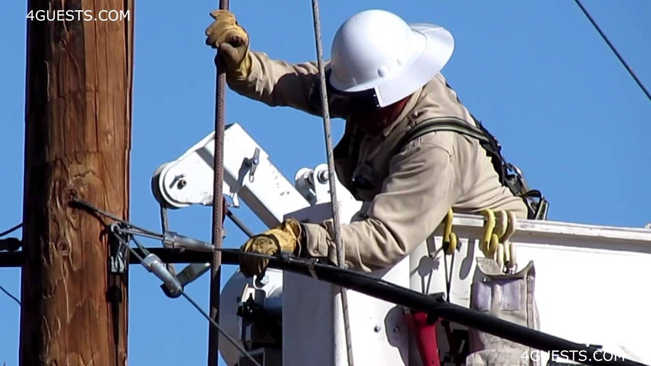 Electric Power Linemen Working Youtube