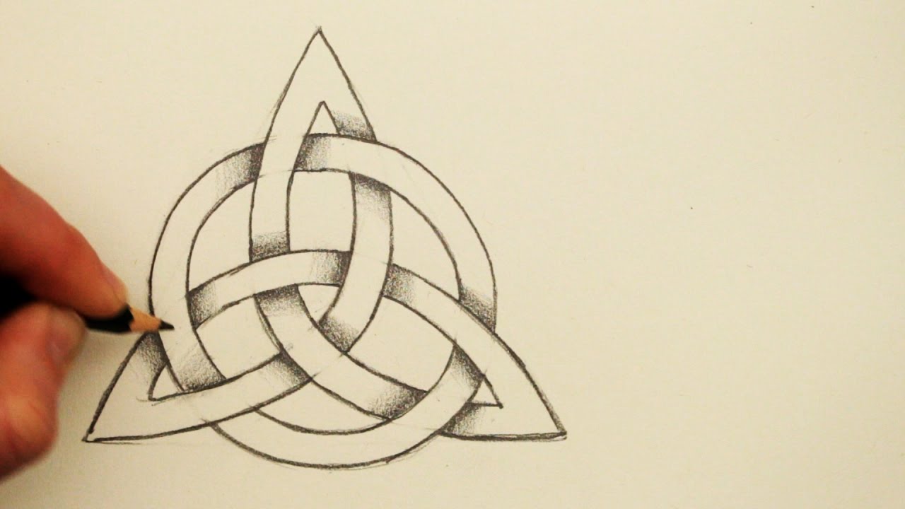 How To Draw A Celtic Knot The Triquetra With A Circle Youtube