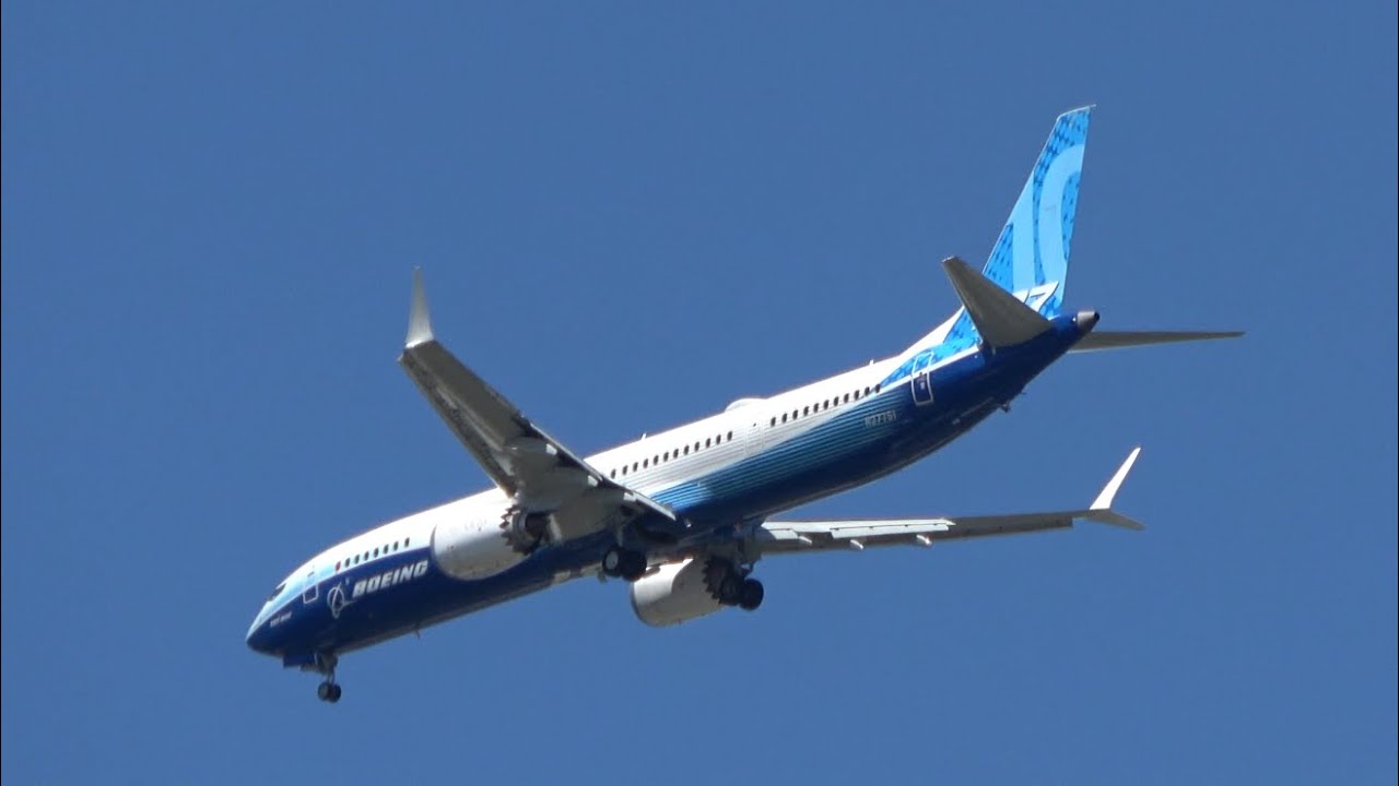4k Boeing 737 10 Max Landing At Boeing Field Youtube