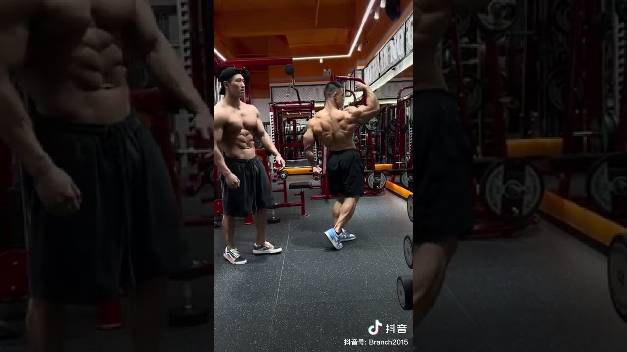 Chinese Bodybuilder Gym Posing Youtube