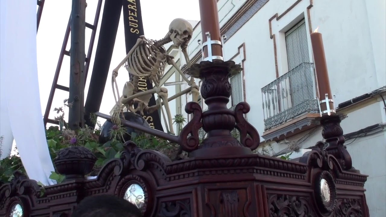 El Paso Del Triunfo De La Santa Cruz Sobre La Muerte Discurre Por Las