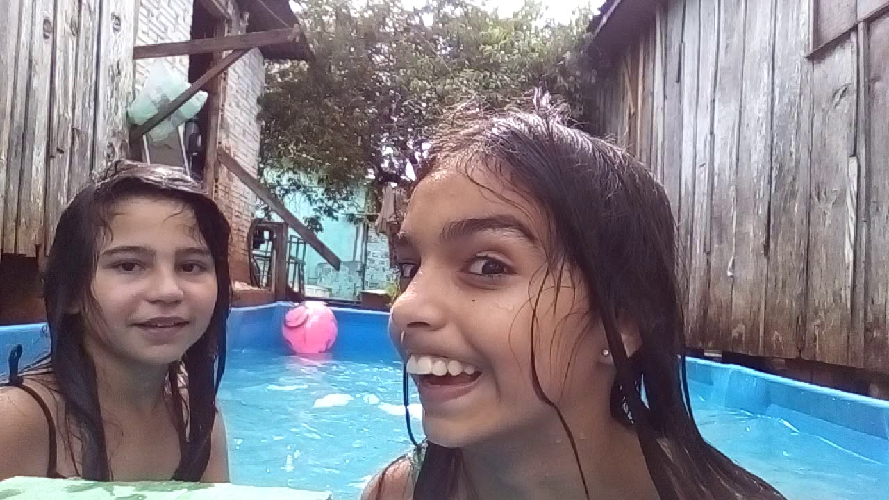 Video Na Piscina Com Miga Youtube