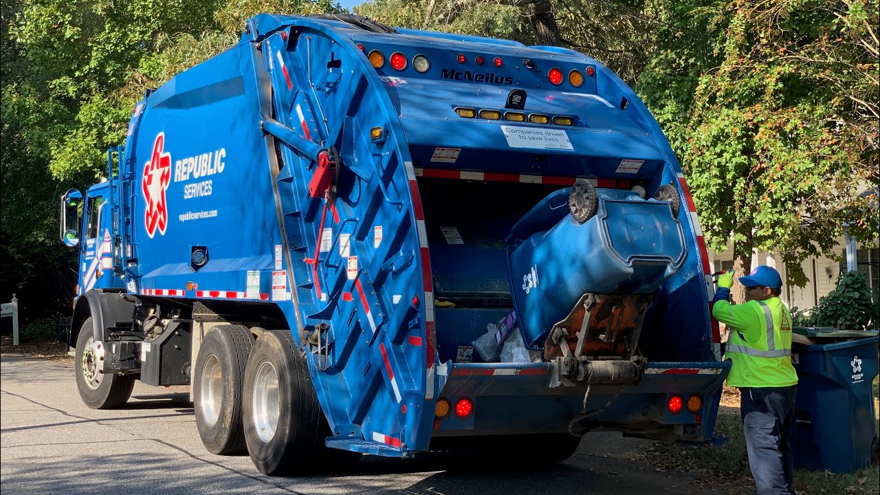 Republic Services Mcneilus Rear Loader Trash Truck In Action Youtube