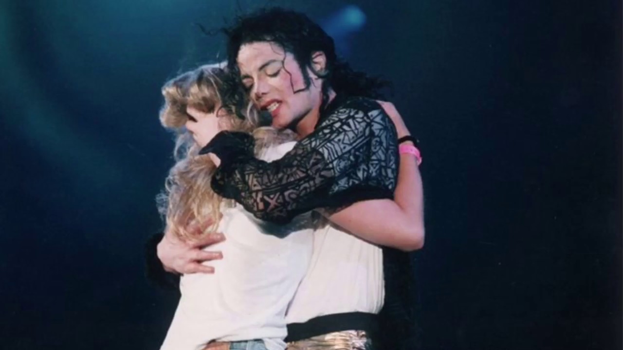 Michael S Hugs Mjjcommunity Michael Jackson Community