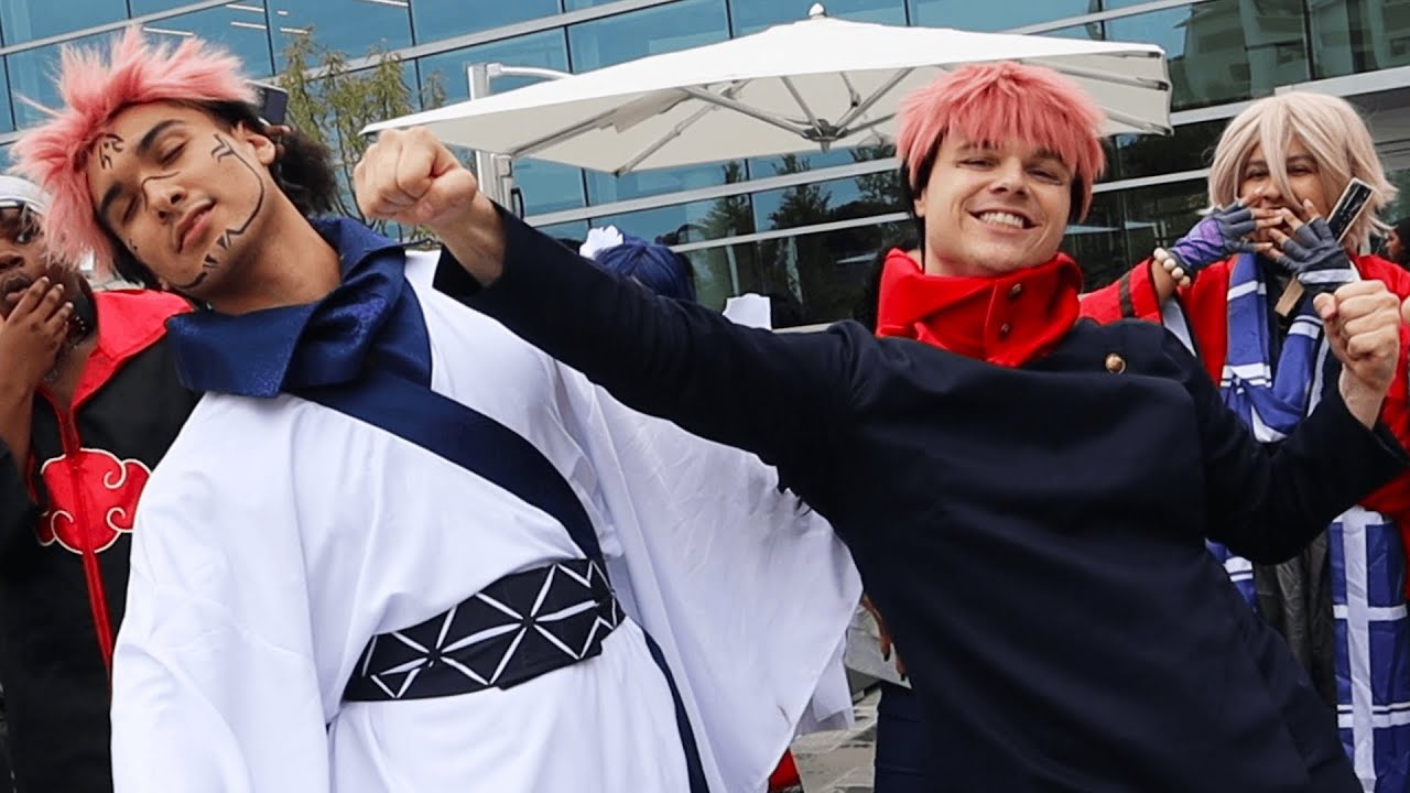 Shadow Boxing Cosplayers As Yuji Itadori Jujutsu Kaisen Cosplay