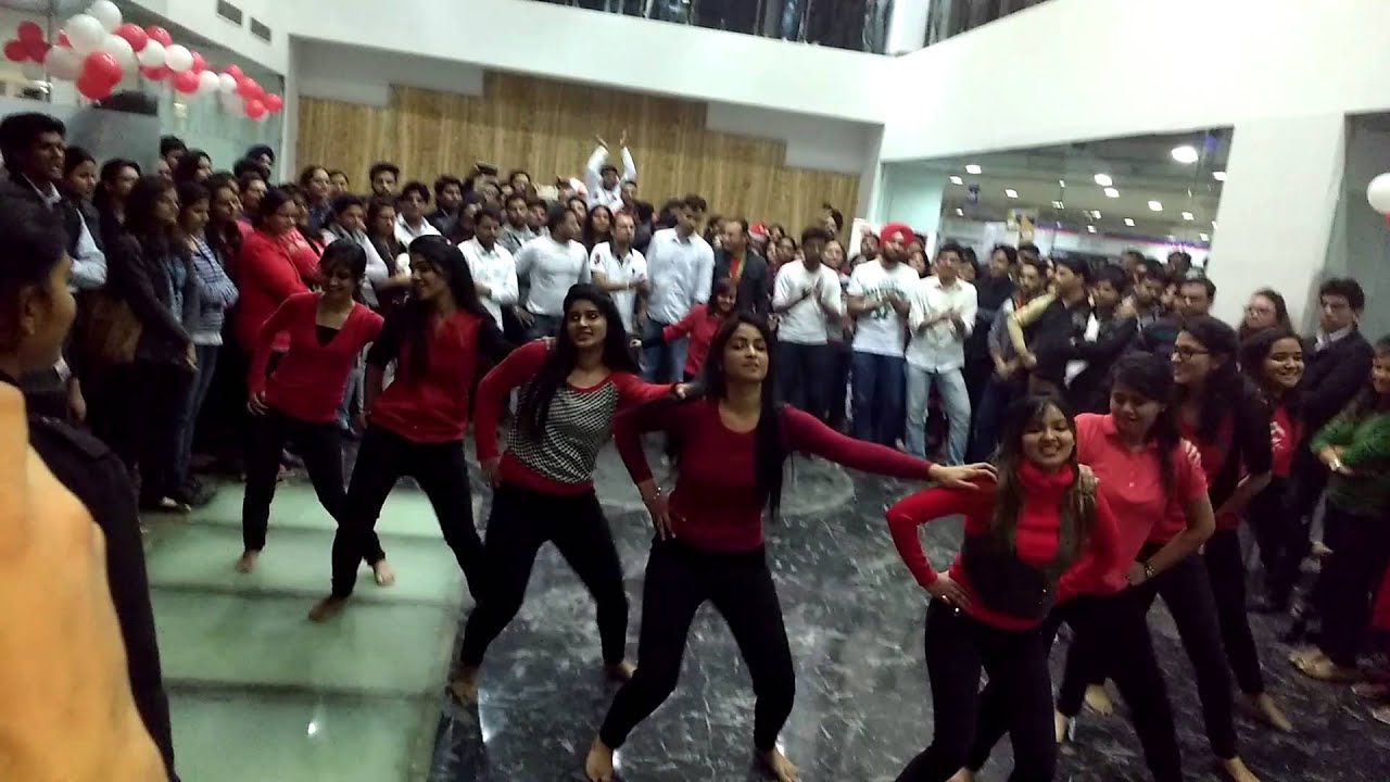 Christmas Flash Mob 2015 Csc Noida Youtube