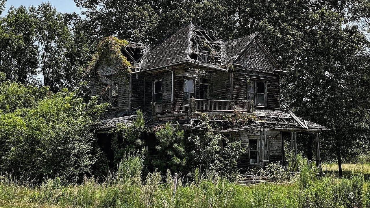 Stunning Abandoned Art Deco Farm House And Old School House Down South