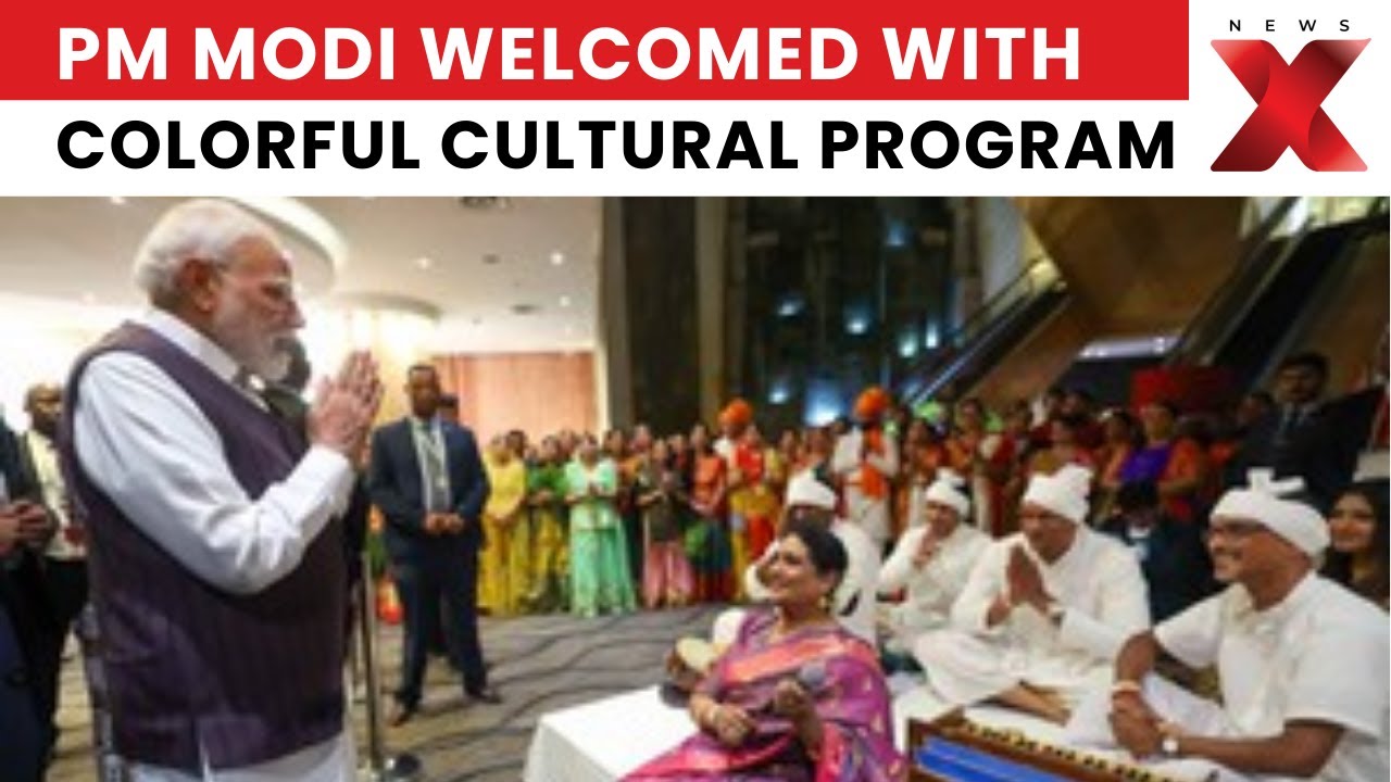 Pm Modi Gets Grand Welcome In Johannesburg As Indian Diaspora Presents