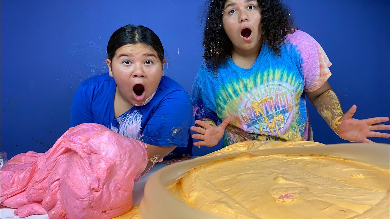 Who Can Make The Biggest Slime Mary Or Izzy Biggest Slime In 10