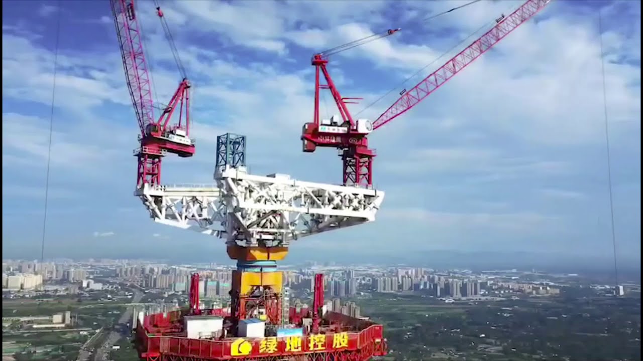 Luffing Tower Crane On Slewing Platform Youtube
