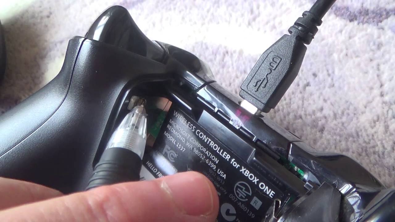 How To Use Your Xbox One Controller Without Batteries Youtube