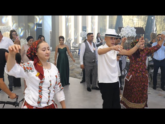 Puisor de la Medias 2025 - Joc tiganesc -Vreau sa beau sa dau cu banii ...