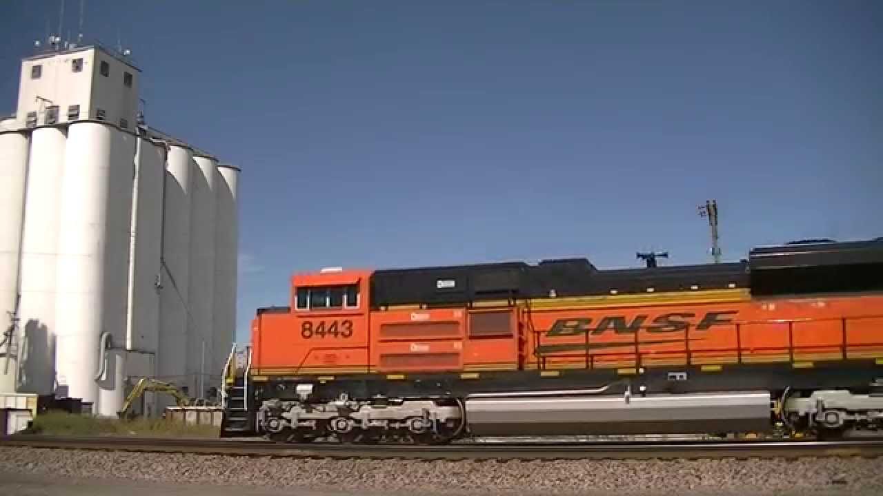 Bnsf 8443 9939 Leads A Wb Txux Coal Load Meets Bnsf 6989 On A Eb