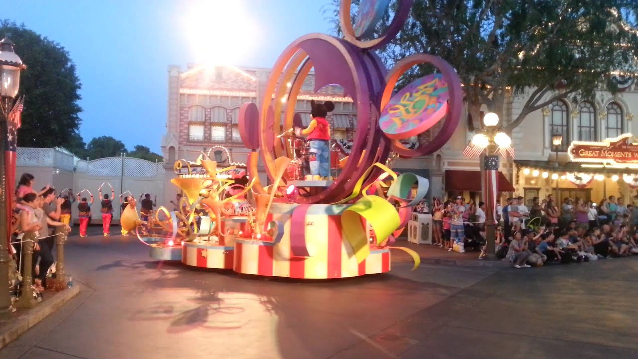 Micky Mouse On The Drums Disney Parade Youtube