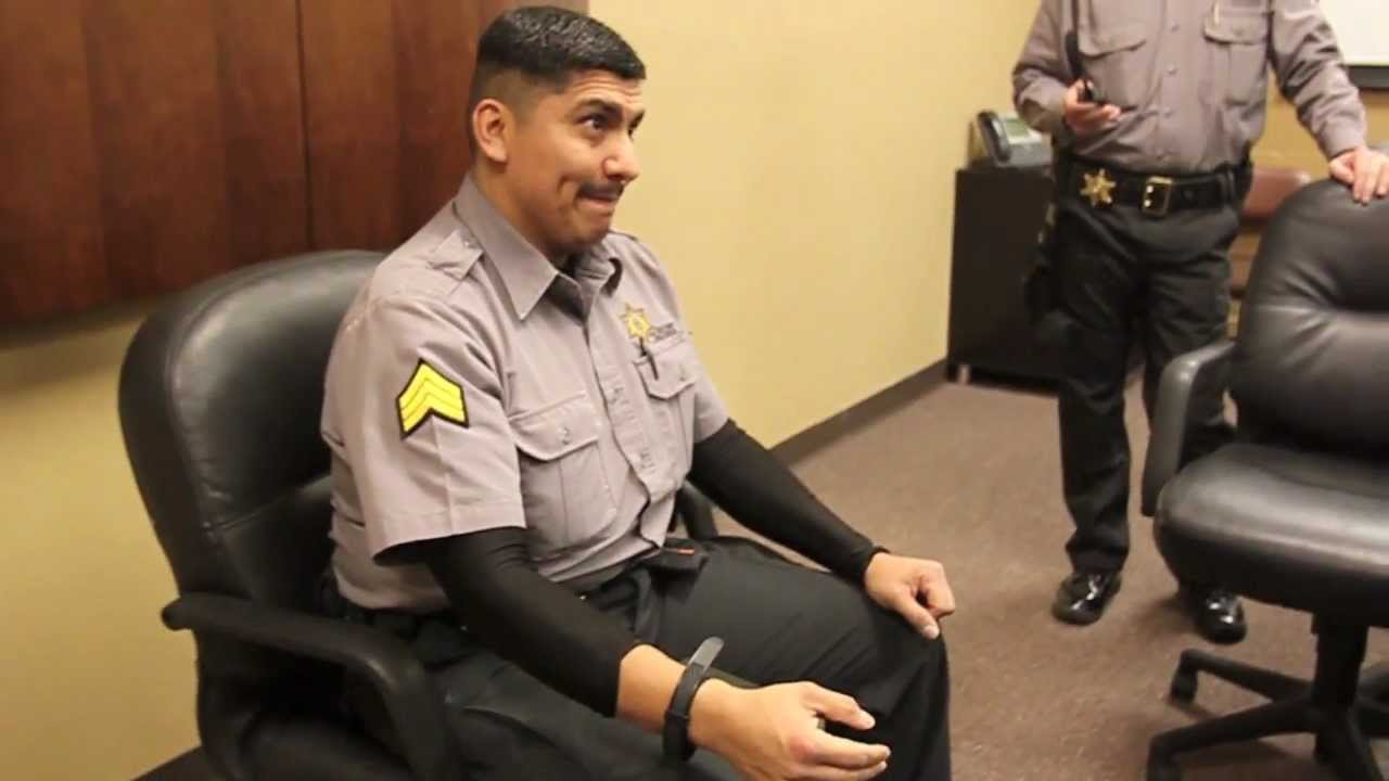 Stun Cuff Magnum Demonstration Youtube