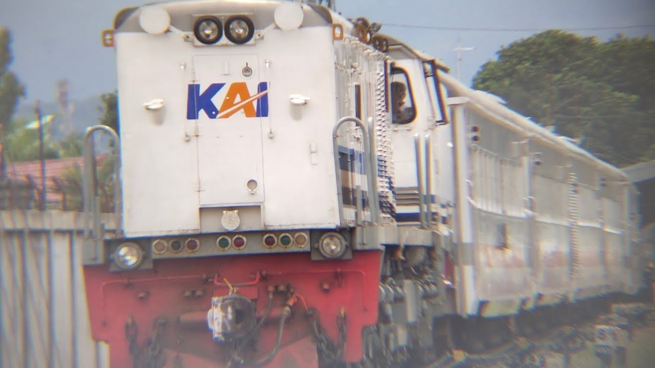 Kompilasi Lokomotif Cc 204 Wnb Youtube