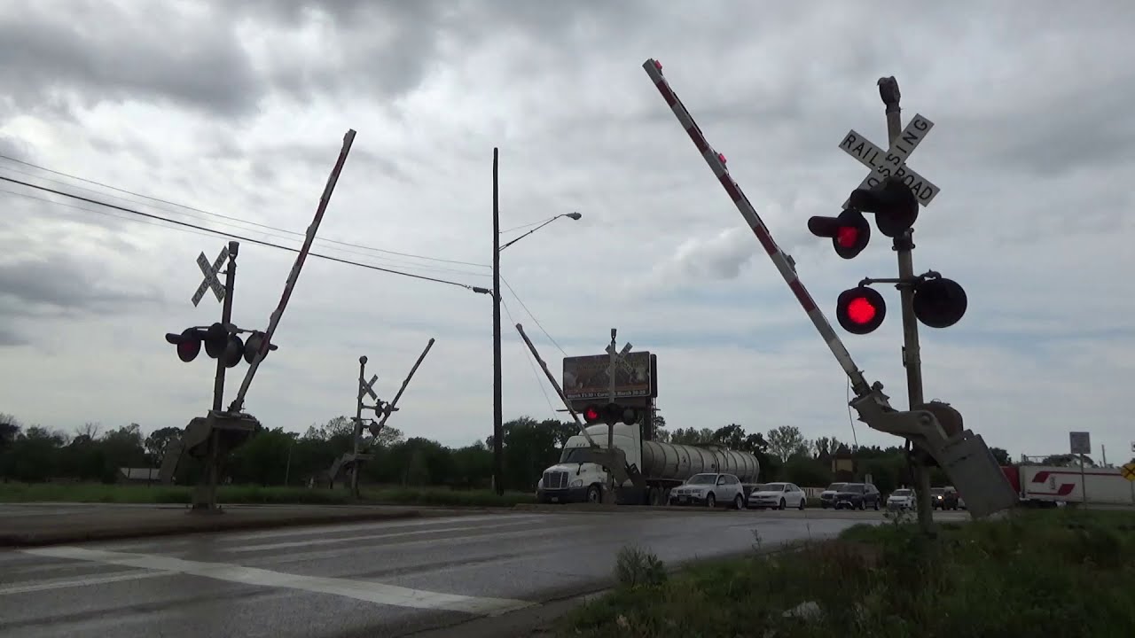 Railroad Crossing N Market St Hearne Tx Video 2 Youtube