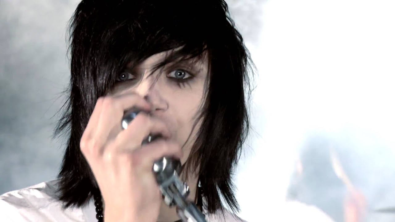 Andy Biersack Singing Knives And Pens
