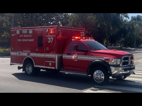 Lafd Ems Responding Code 3 In Beverly Hills Youtube