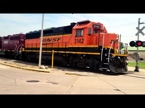 Bnsf 3142 Pulling Mixed Freight In Rock Island Illinois Youtube