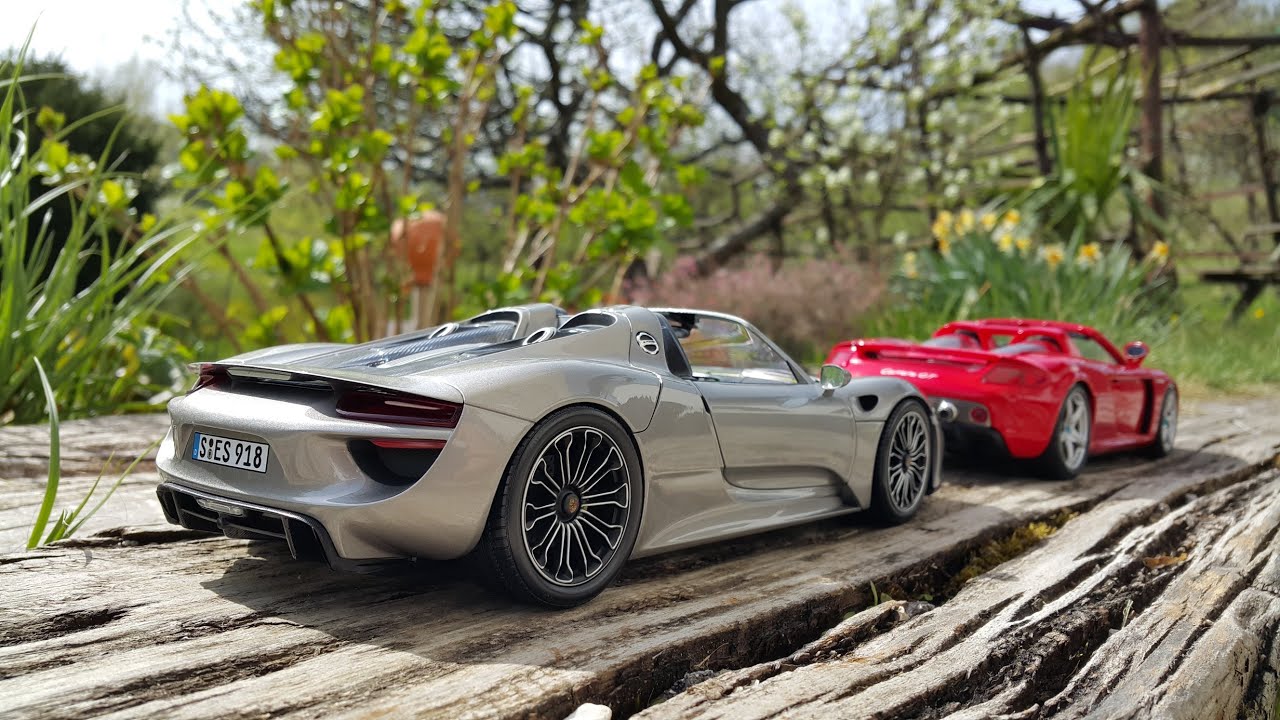 Porsche Carrera Gt Vs 918 Spyder 1 18 Youtube