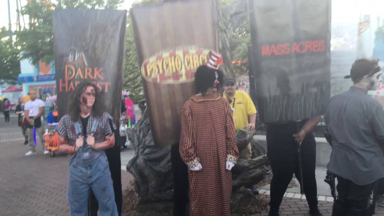 Opening Scare At Scarowinds 2016 Carowinds Halloween Haunt Youtube