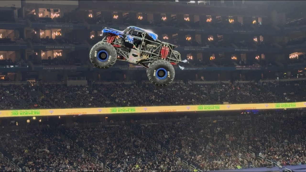 Monster Jam Detroit Michigan Ford Field Show 1 Freestyle Youtube
