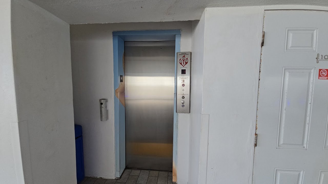 Tiny Motion Hydraulic Elevator Smallest I Ve Seen Youtube
