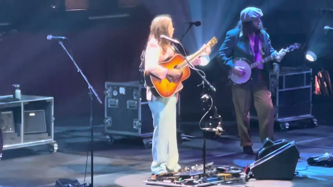 Billy Strings 12 30 23 Steam Powered Aereo Plane Uno Lakefront Arena