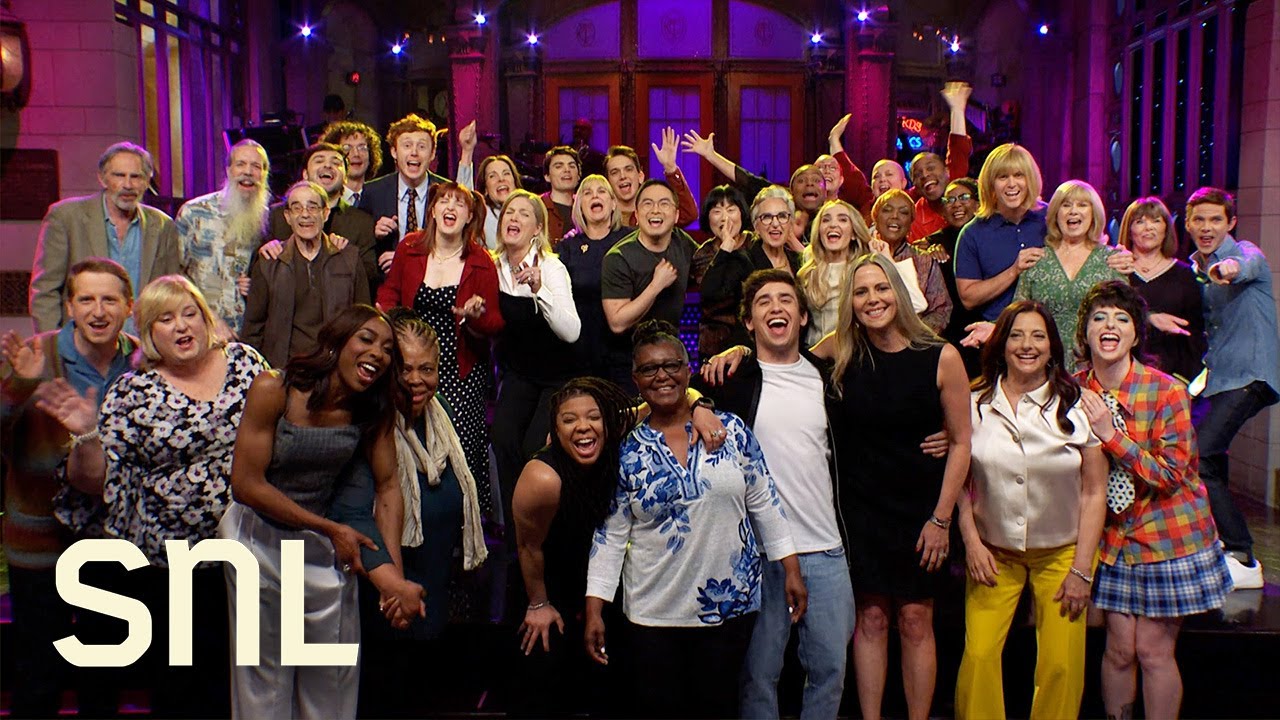 Maya Rudolph Hosted Snl Eschews Stormy For Silly Latenighter
