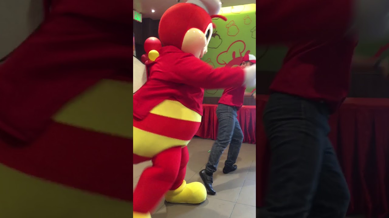Jollibee Mascot Twerking Dancing Jollibee Dance Youtube