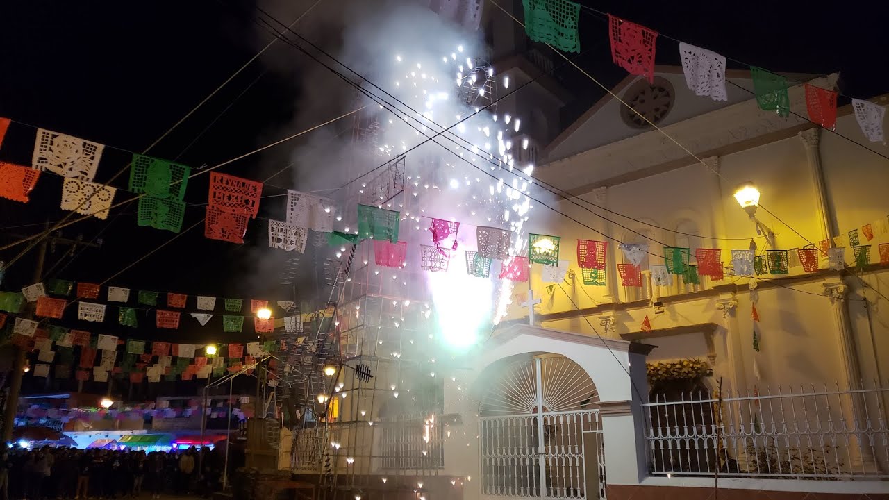Quema Del Castillo En La Fiesta Patronal De Cerrillos De Díaz Veracruz