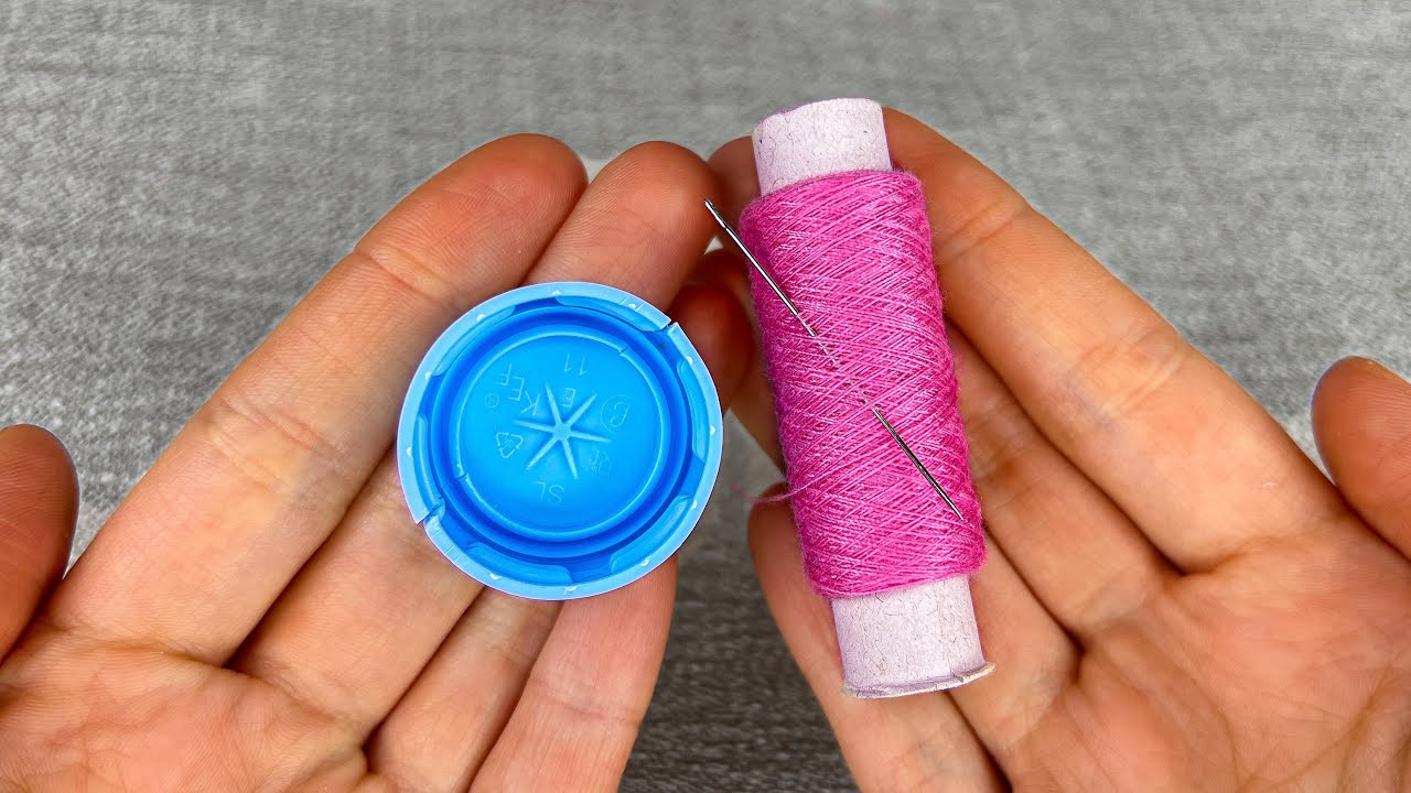 Easiest Way To Thread A Needle Needle Threading Life Hack Youtube