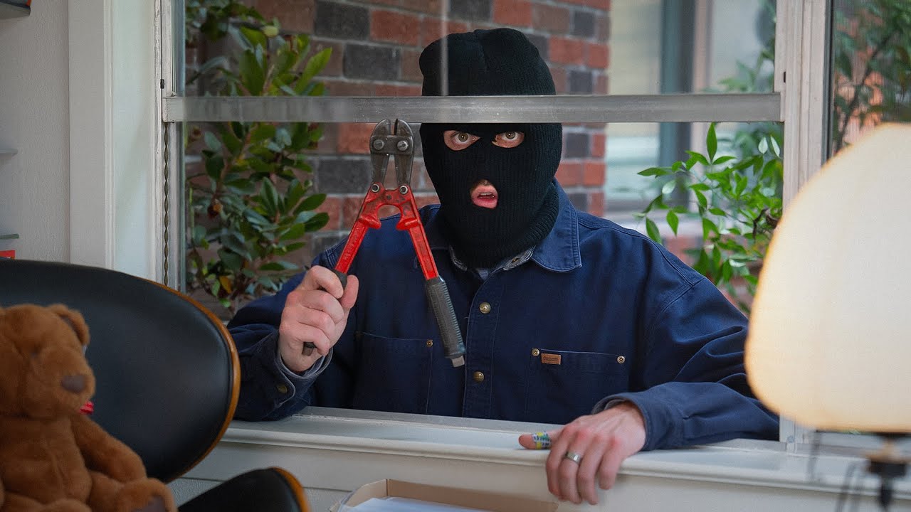 Thief Breaks Into The Wrong House Youtube