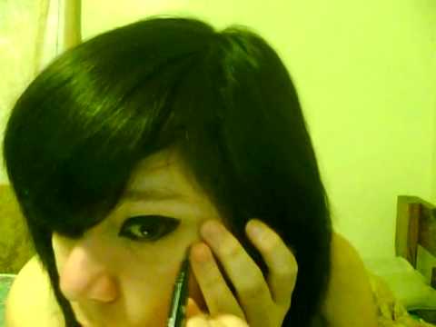 How To Do Emo Scene Eyeliner Makeup Youtube