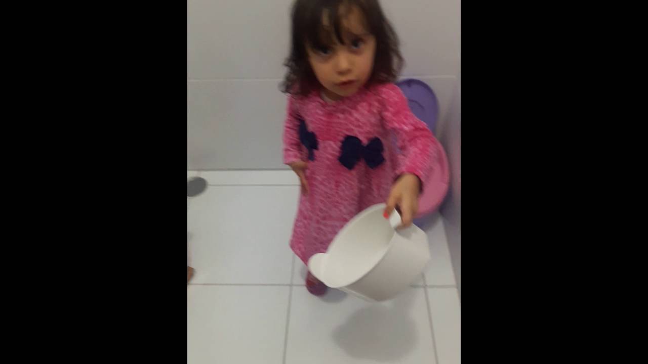 Maria Clara Fazendo Xixi Youtube