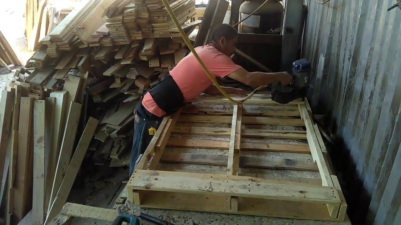 Armado De Tarimas Recicladas 48 40 Youtube