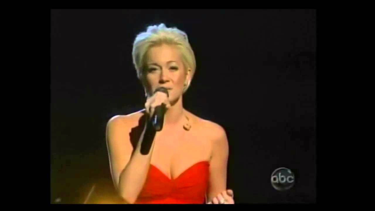 Amazing Kellie Pickler Sings Her Own Song I Wonder Makes Herself Cry