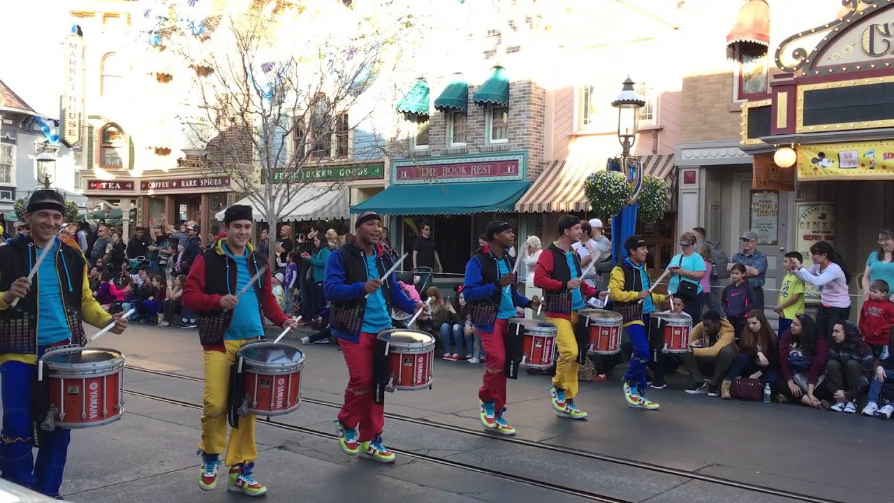 Disneyland S Soundsational Parade Drummers Youtube